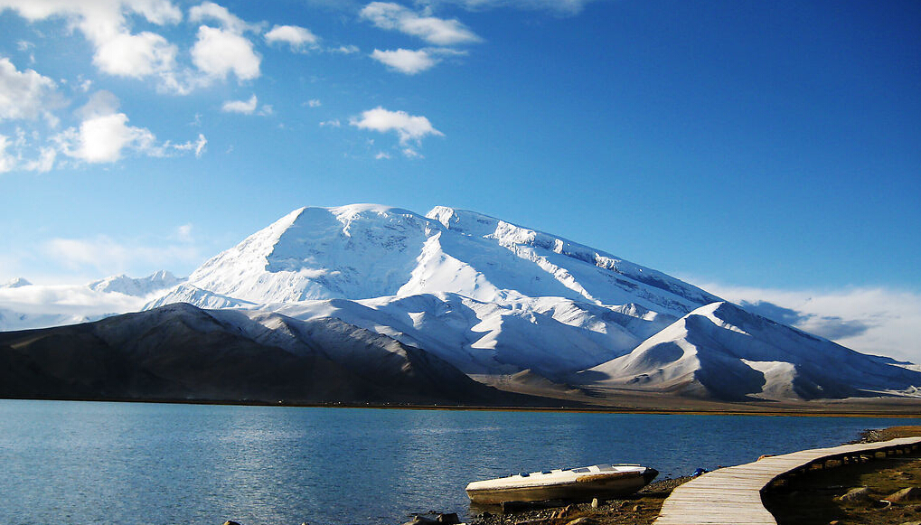 Karakul Lake